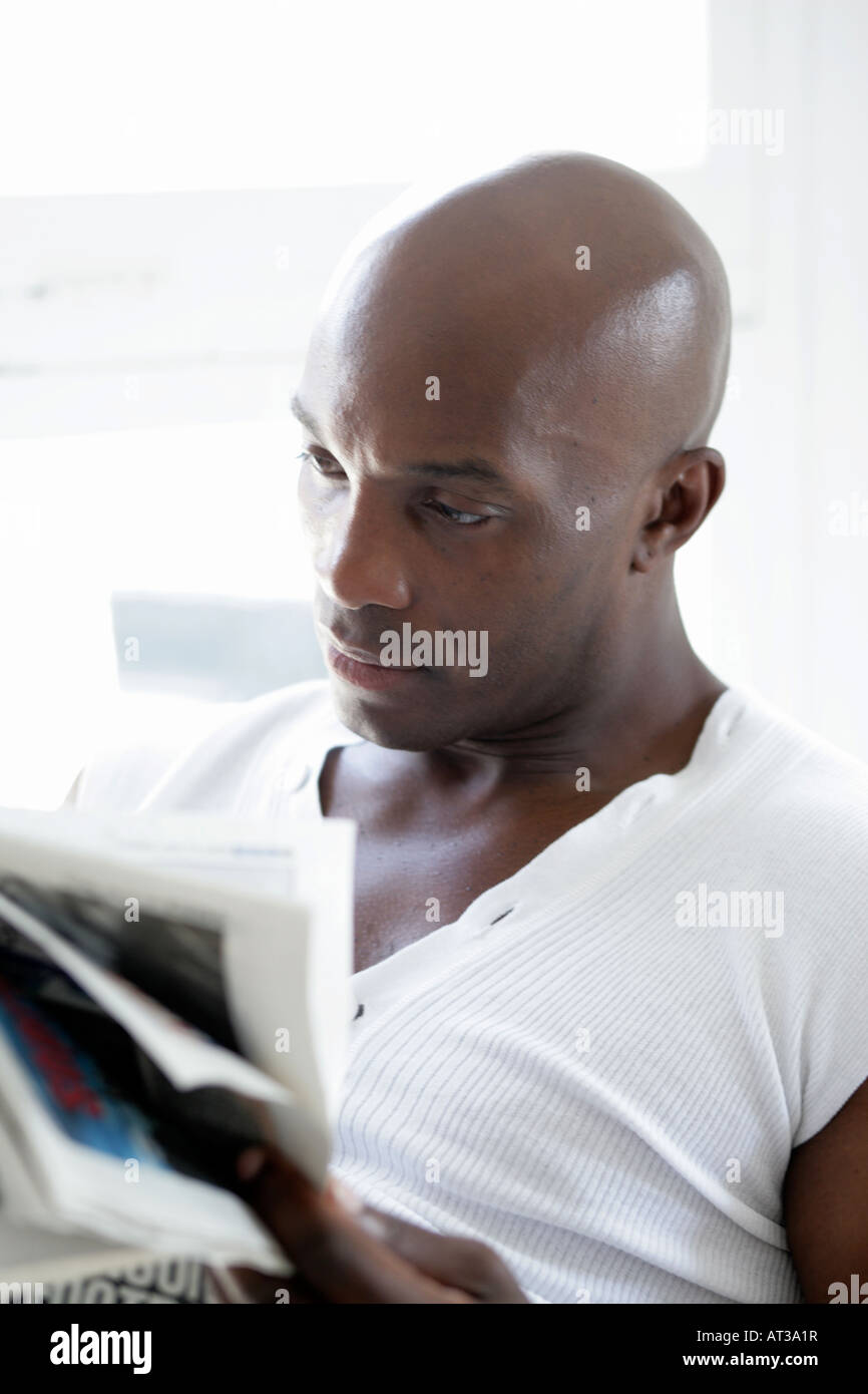 Black man reading newspaper hi-res stock photography and images - Alamy