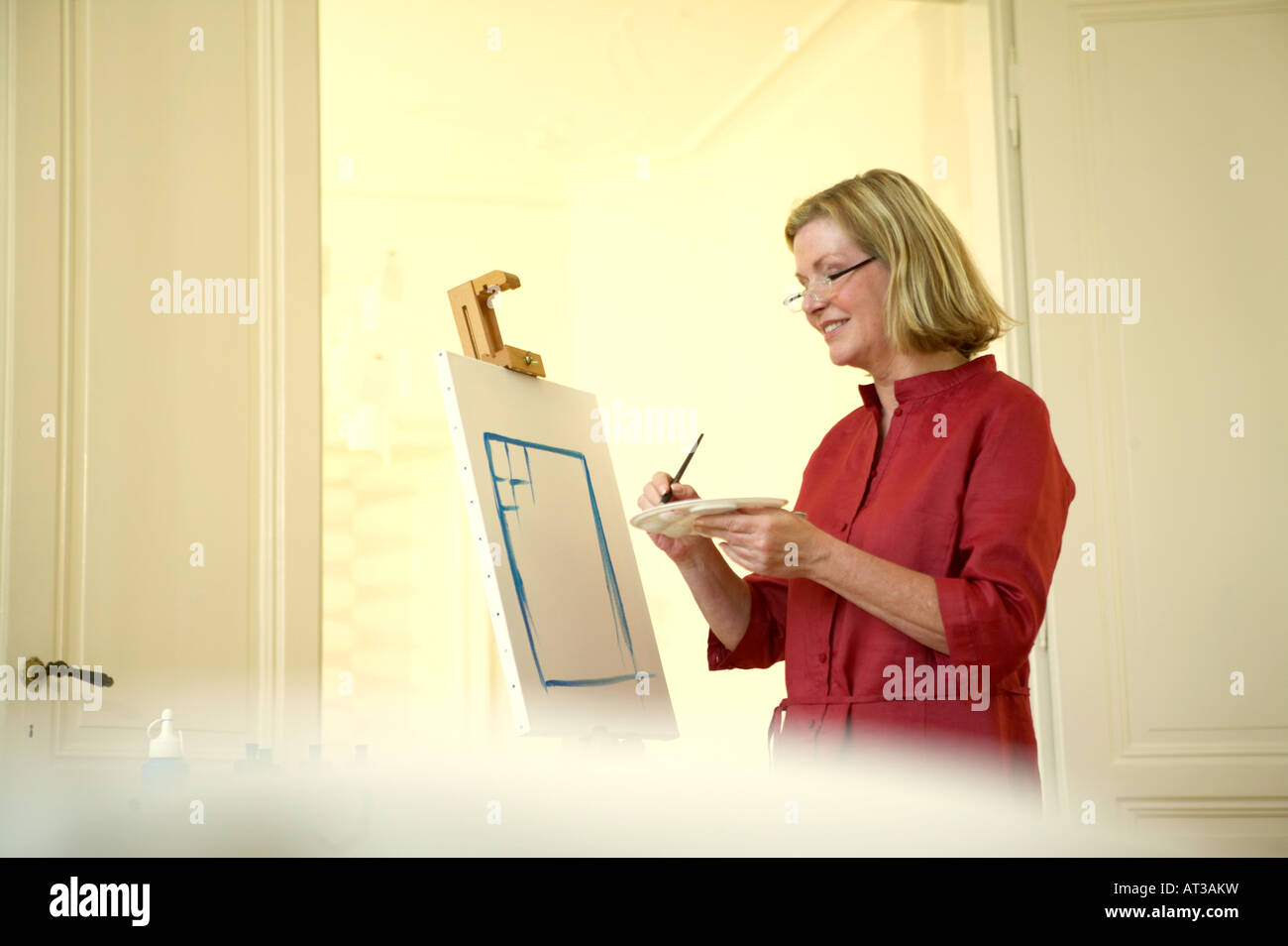 A female artist painting a picture Stock Photo - Alamy