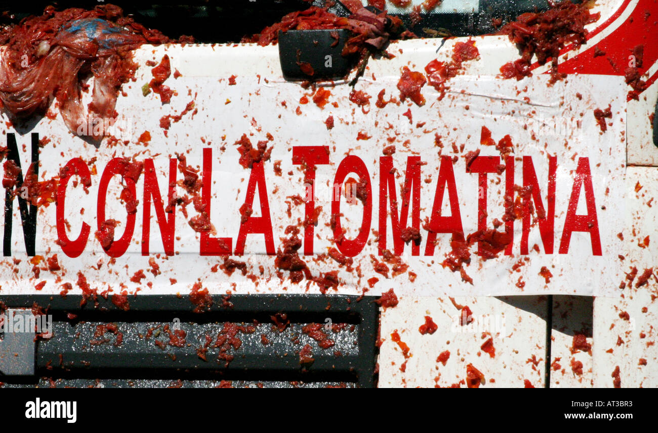 Throwing Tomatoes High Resolution Stock Photography and Images - Alamy