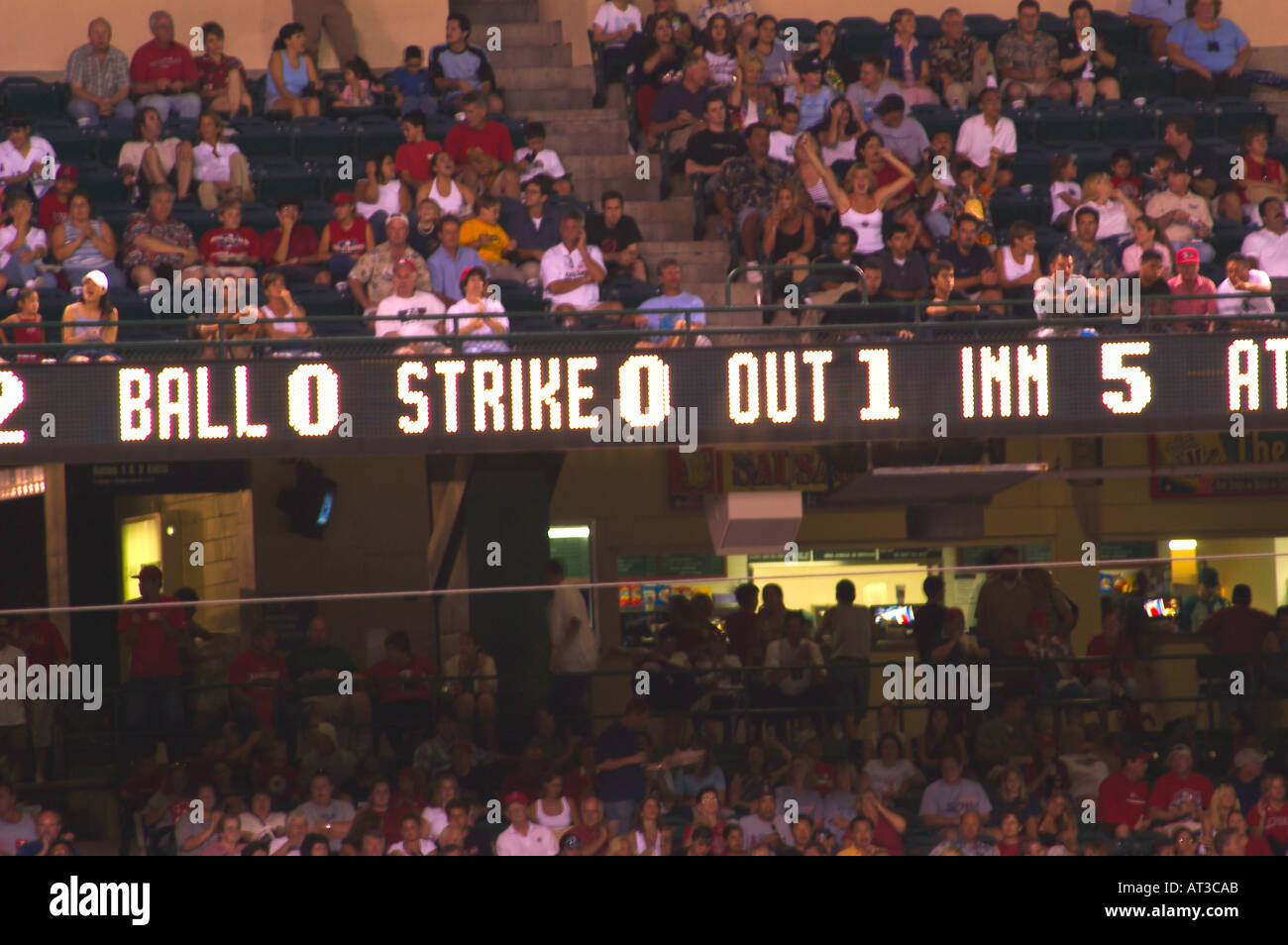 Crowded baseball game hi-res stock photography and images - Alamy