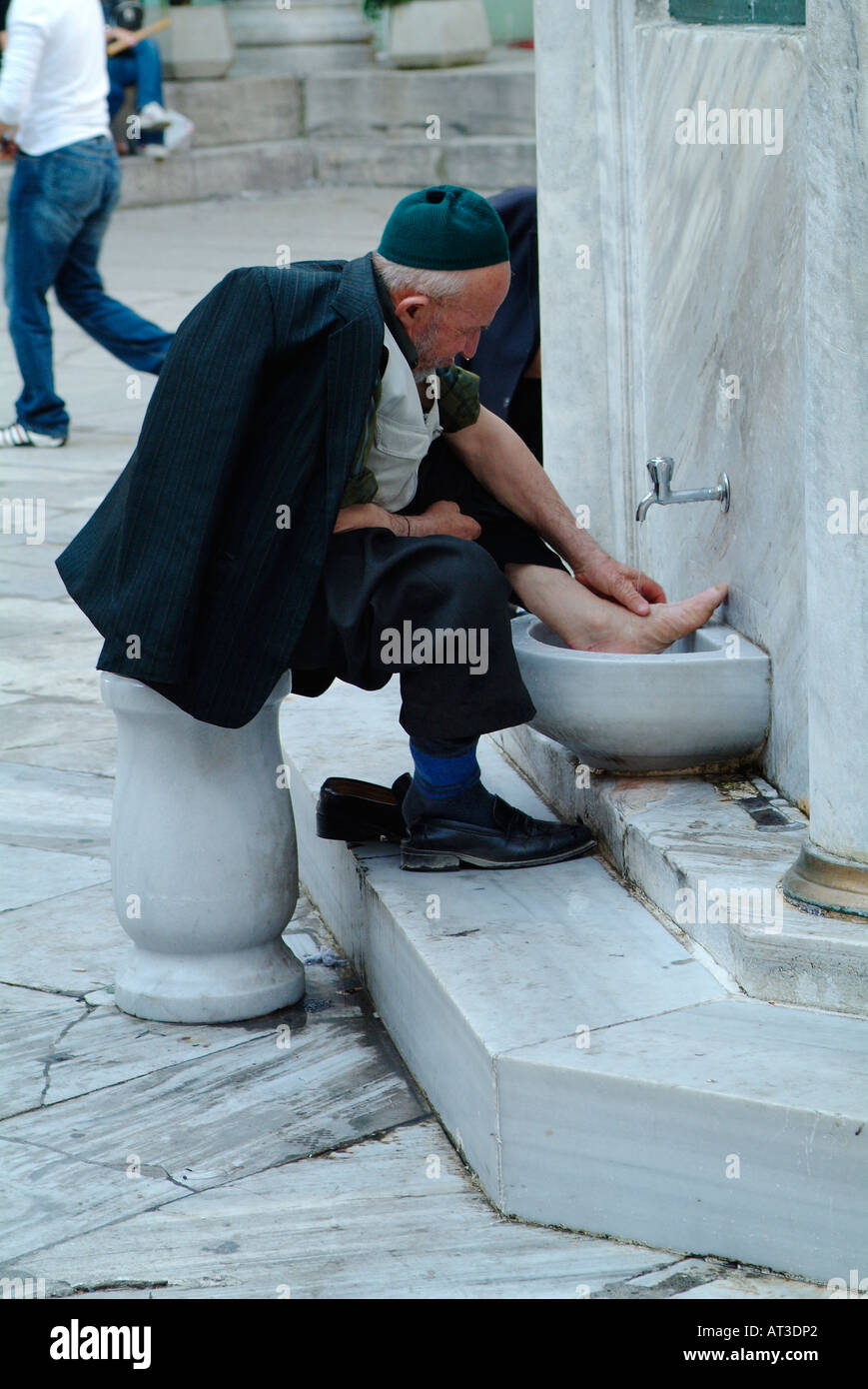 Washing feet mosque hi-res stock photography and images - Alamy