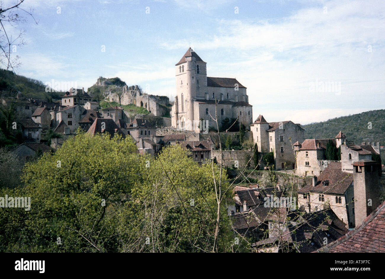 Saint cirq lapopie castle hi-res stock photography and images - Alamy