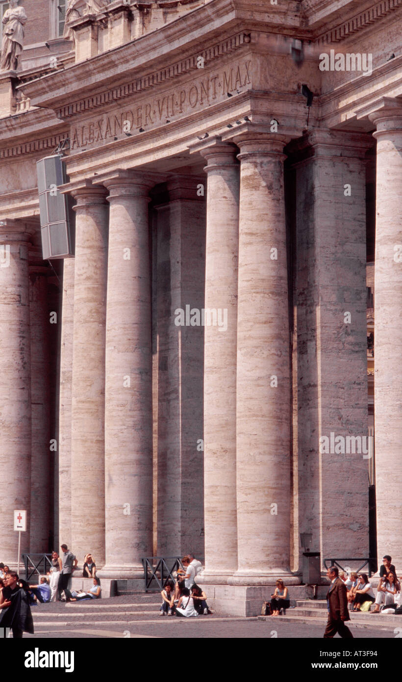 THE COLONNADE ST PETERS SQUARE ROME ITALY EUROPE Stock Photo - Alamy