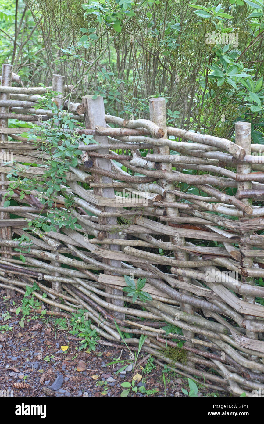 FENCING FROM NATURAL MATERIALS WOVEN HAZEL Stock Photo - Alamy
