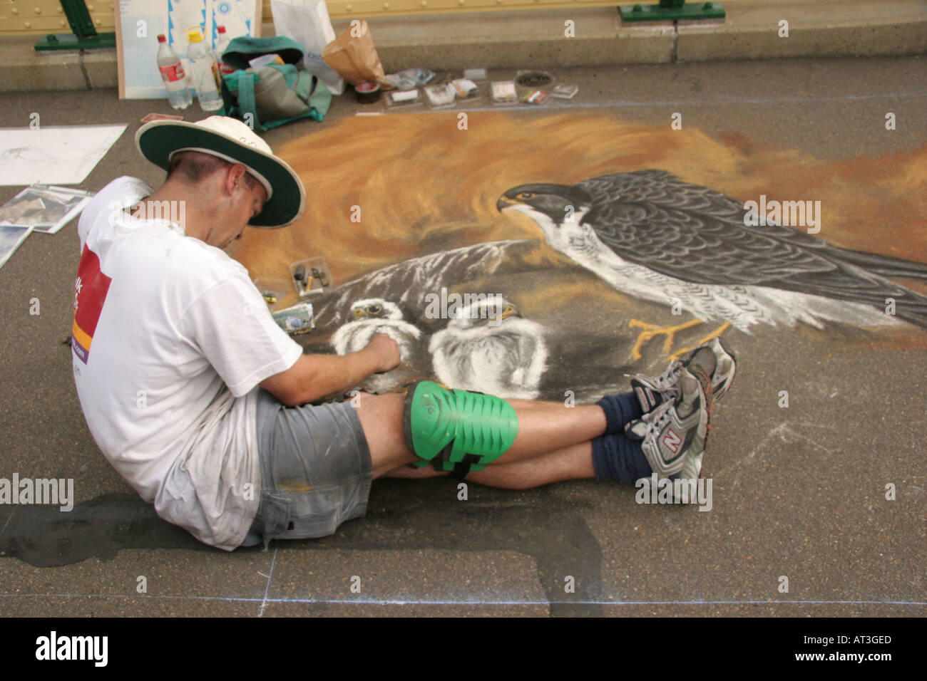 Chalk pavement art sydney hi-res stock photography and images - Alamy