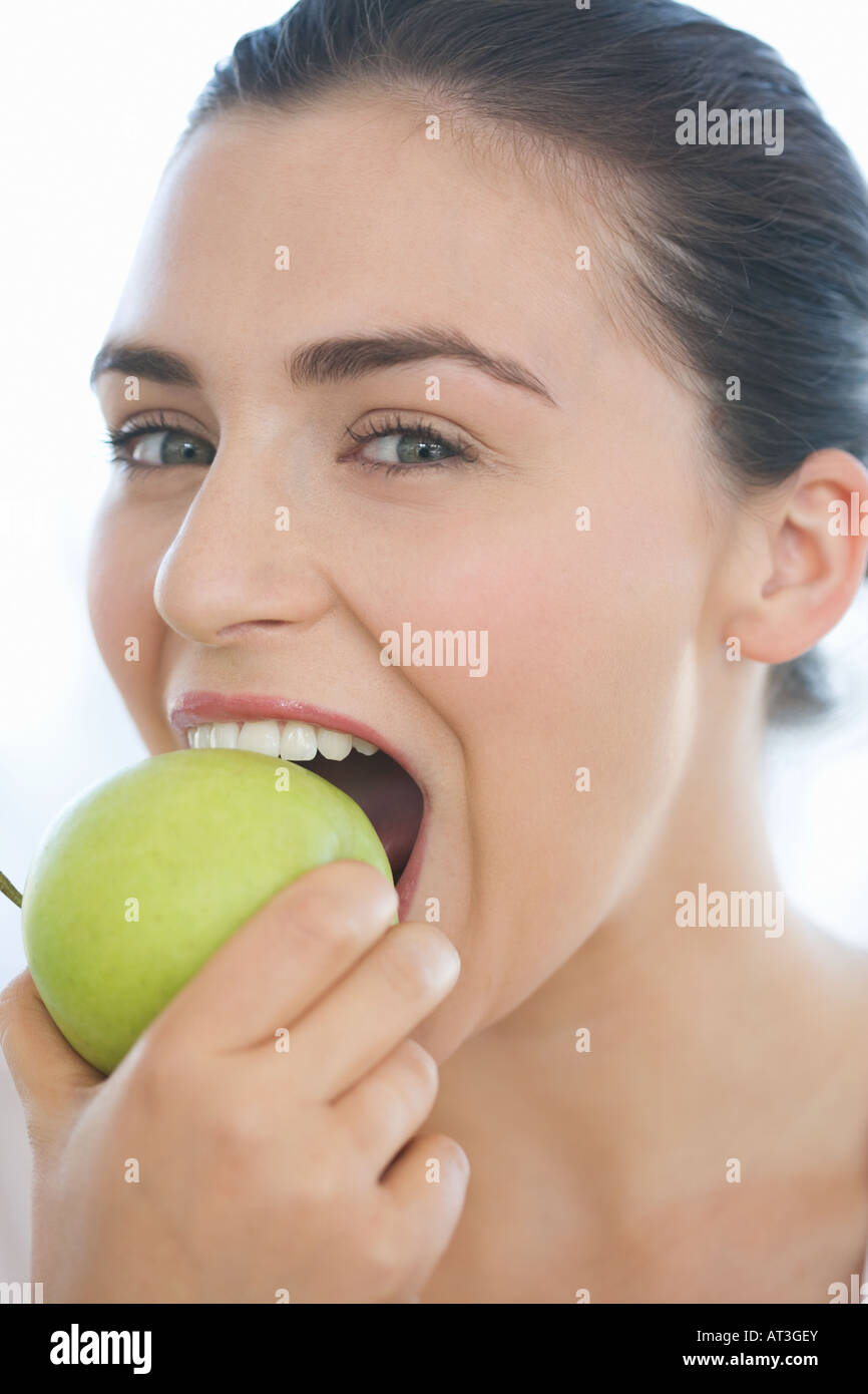 Young woman eating an apple Stock Photo - Alamy