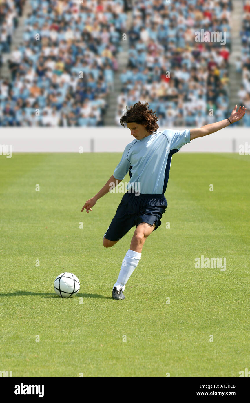 Referee showing red card Stock Photo - Alamy