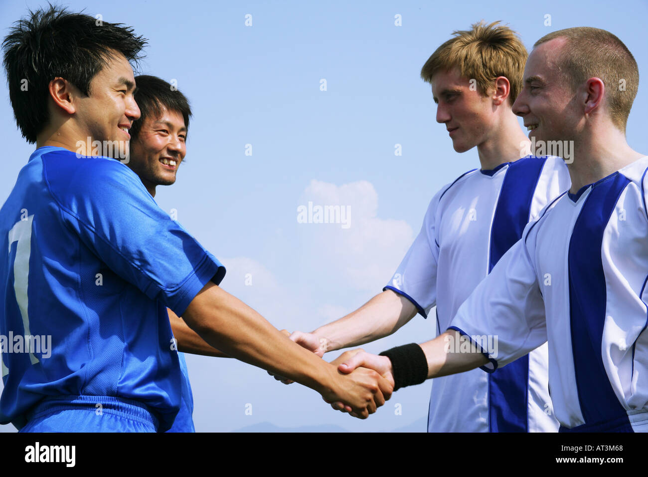 Soccer teams shaking hands hi-res stock photography and images - Alamy