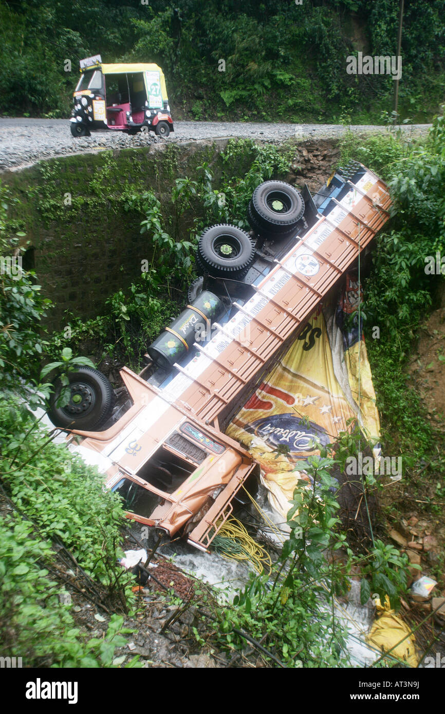 Truck crash india hi-res stock photography and images - Alamy
