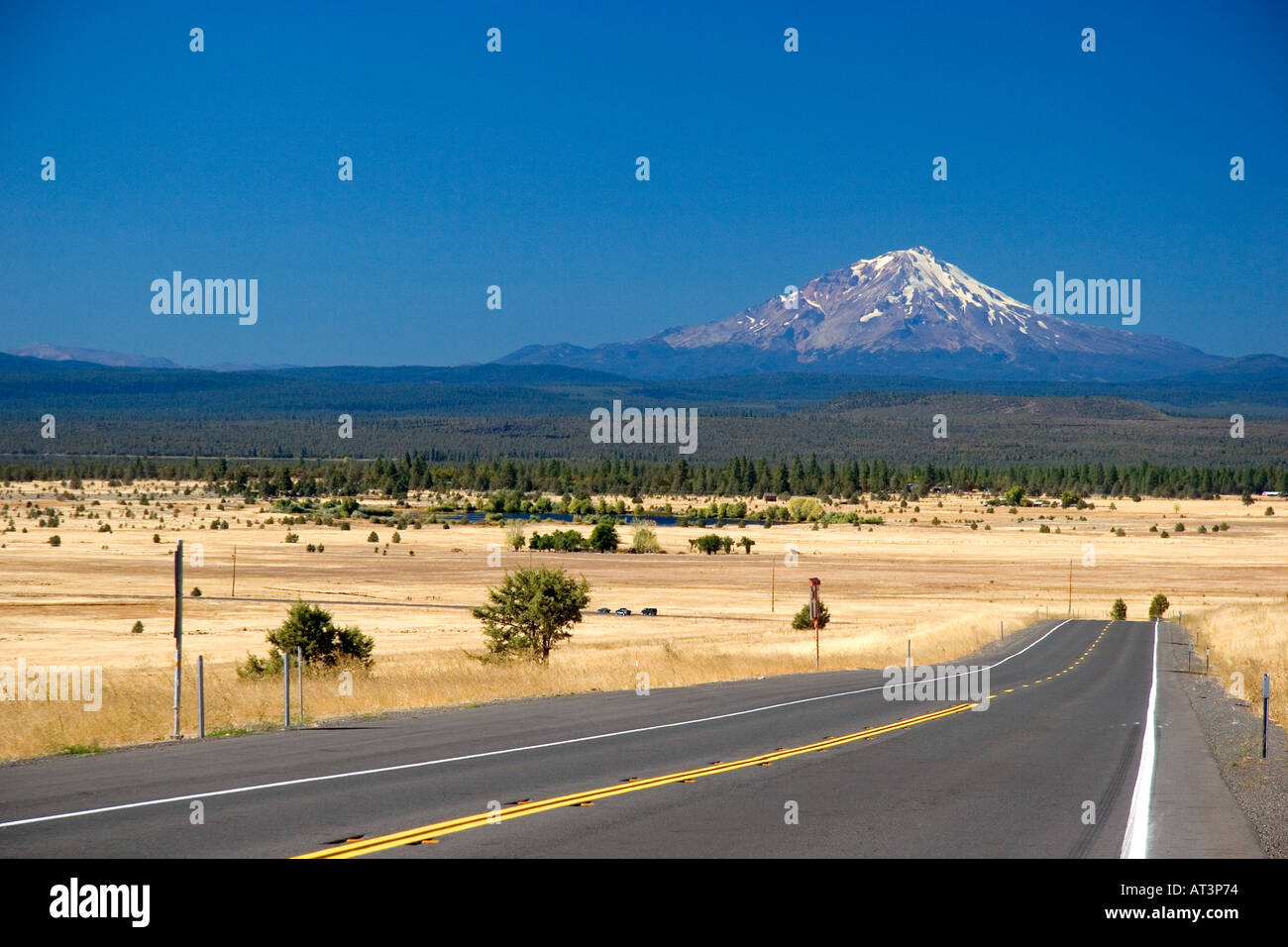 Mt shasta california highway hi-res stock photography and images - Alamy