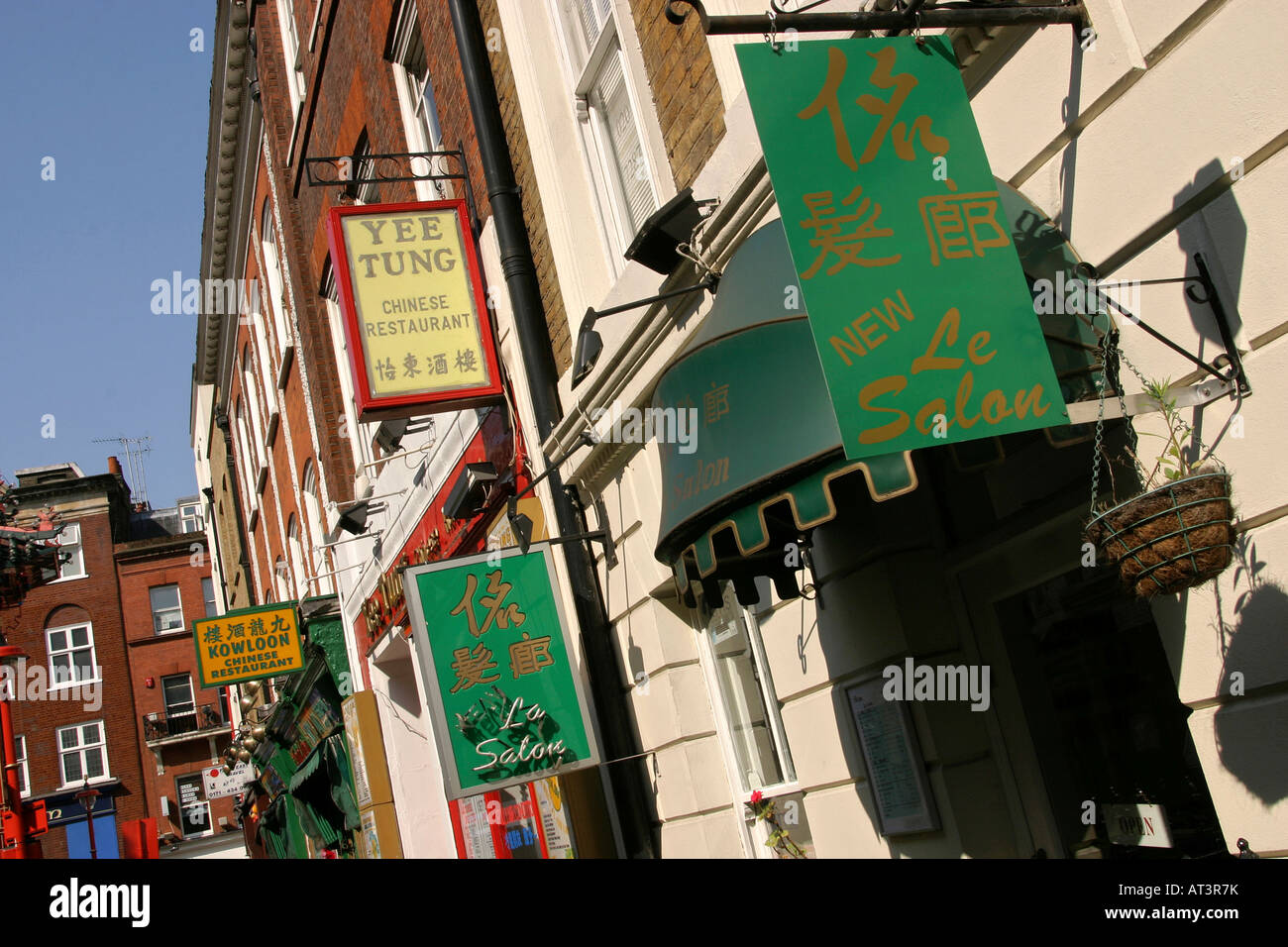 Chinatown london england uk signs hi-res stock photography and images ...