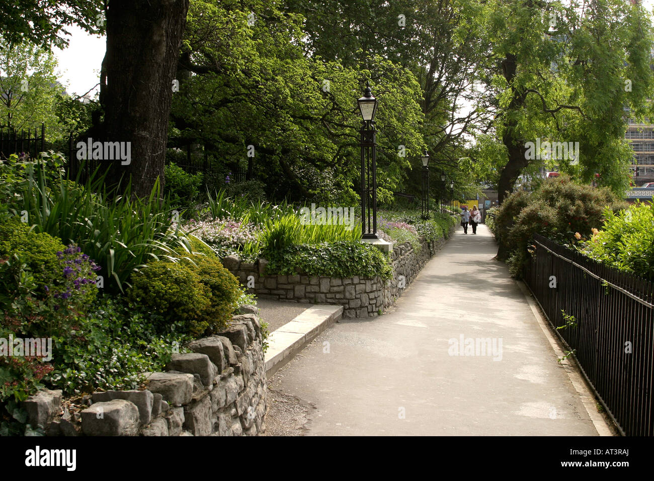 Tower hill garden london hi-res stock photography and images - Alamy
