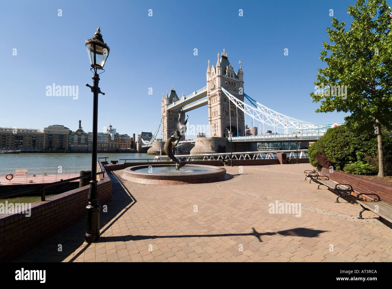 Dolphin statue day daytime hi-res stock photography and images - Alamy