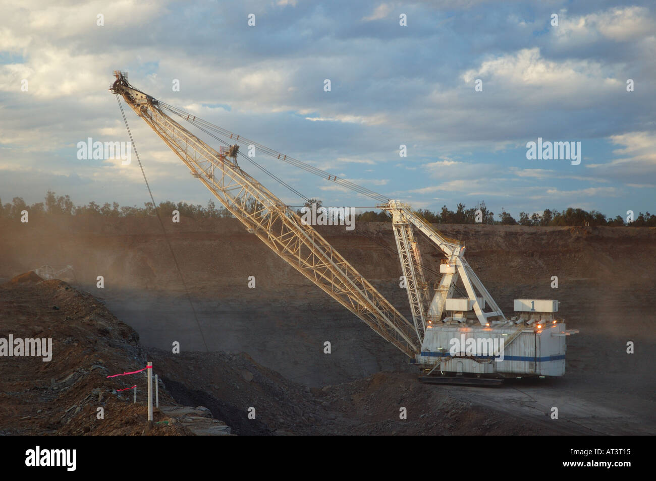 Dragline hi-res stock photography and images - Alamy