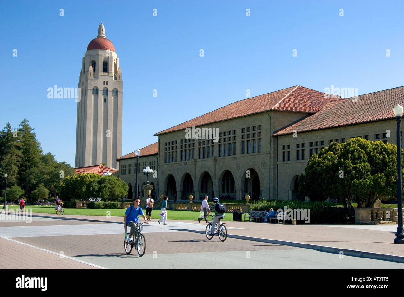 Hoover Tower at the campus of Stanford University in Palo Alto ...
