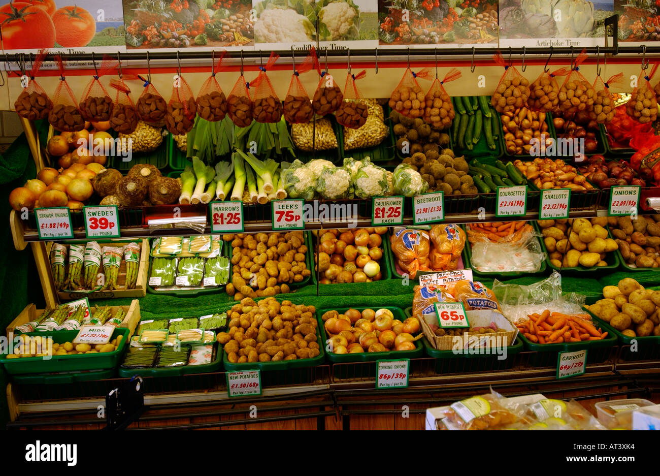 Fruit and Vegetable Market Stall Stock Photo - Alamy