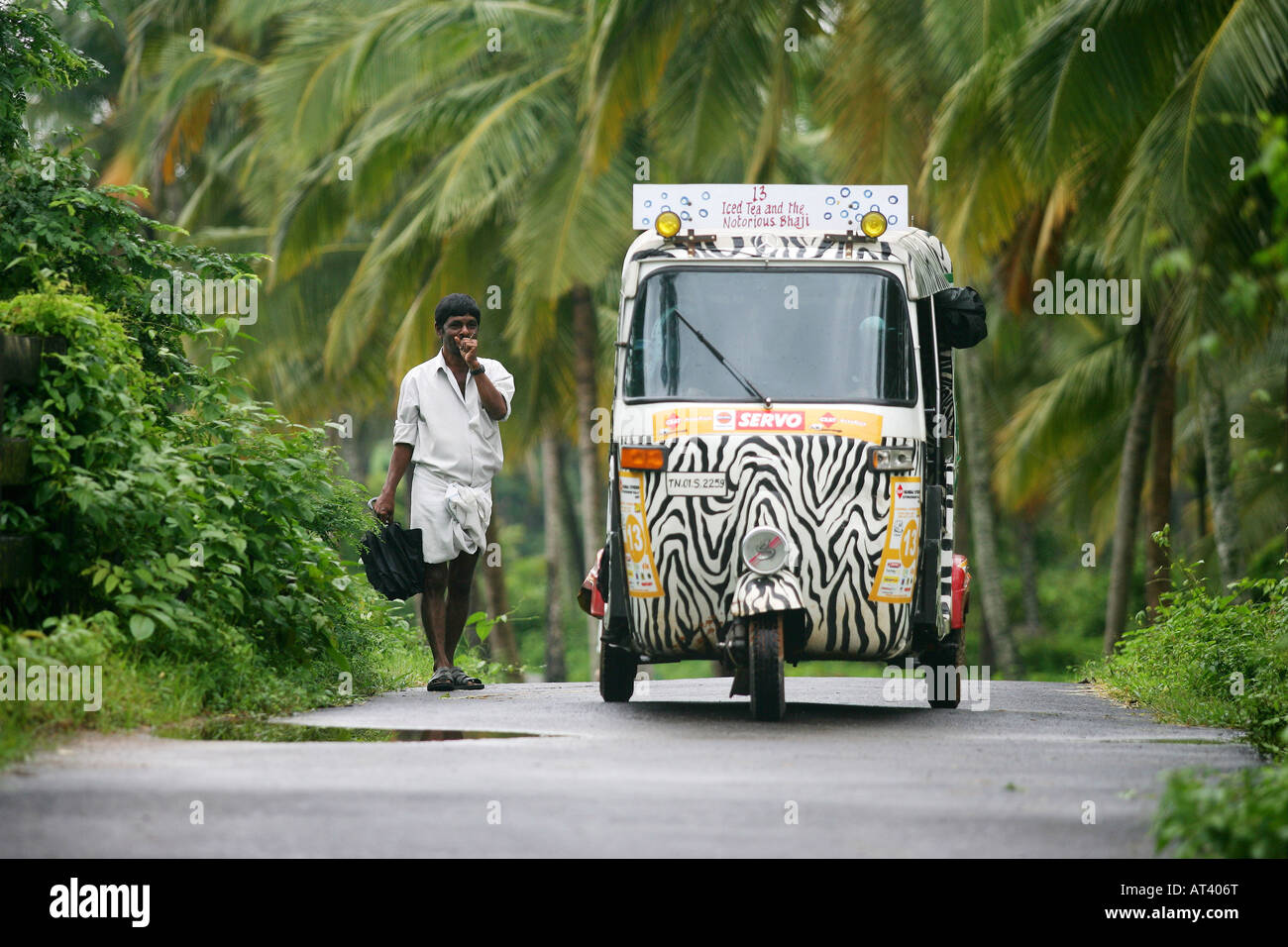 Rickshaw racing in india Stock Photo - Alamy