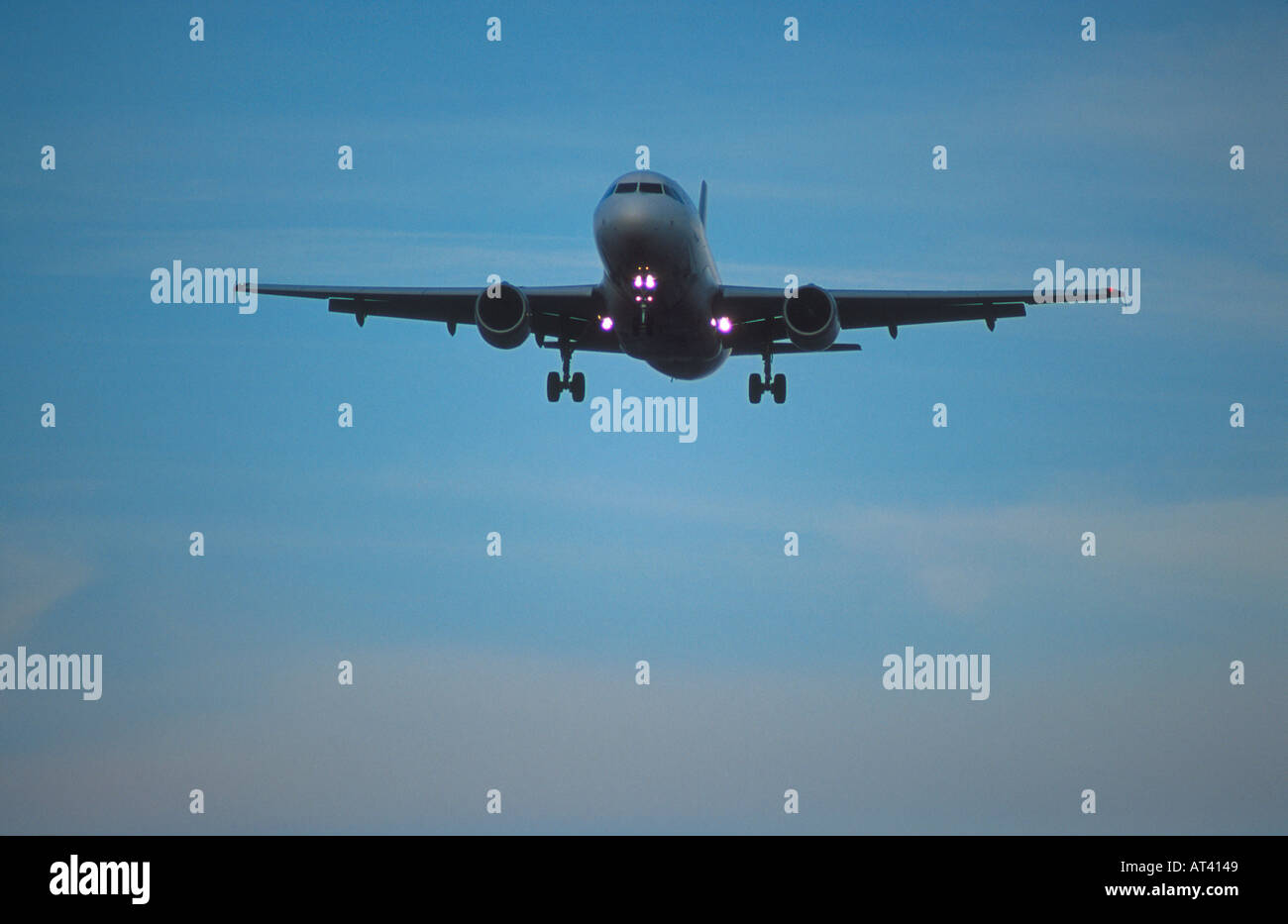 Airbus 320 take off climb hi-res stock photography and images - Alamy