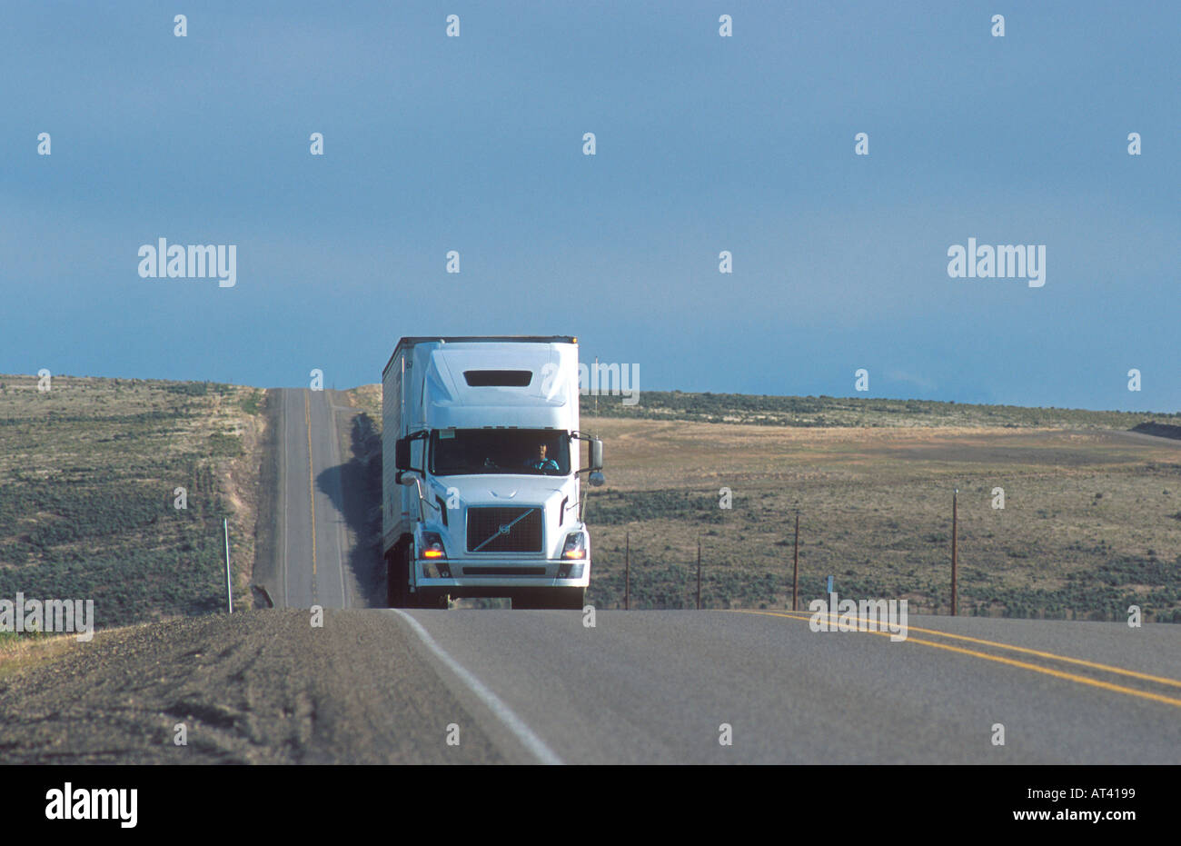 Long haul truck traveling on US 95 in Southern Oregon Stock Photo - Alamy