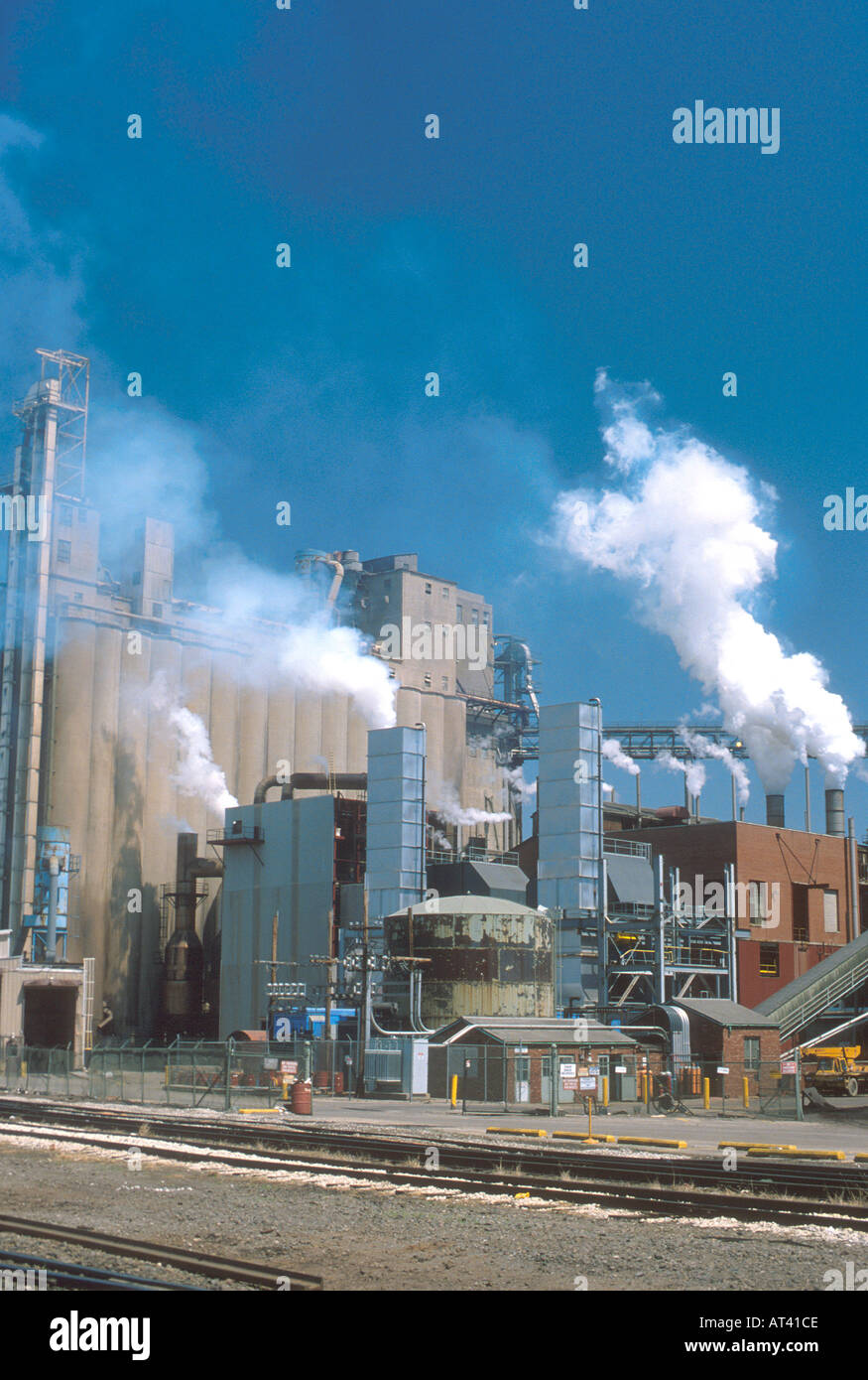 Archer Daniels Midland ethanol plant in Peoria Illinois Stock Photo - Alamy