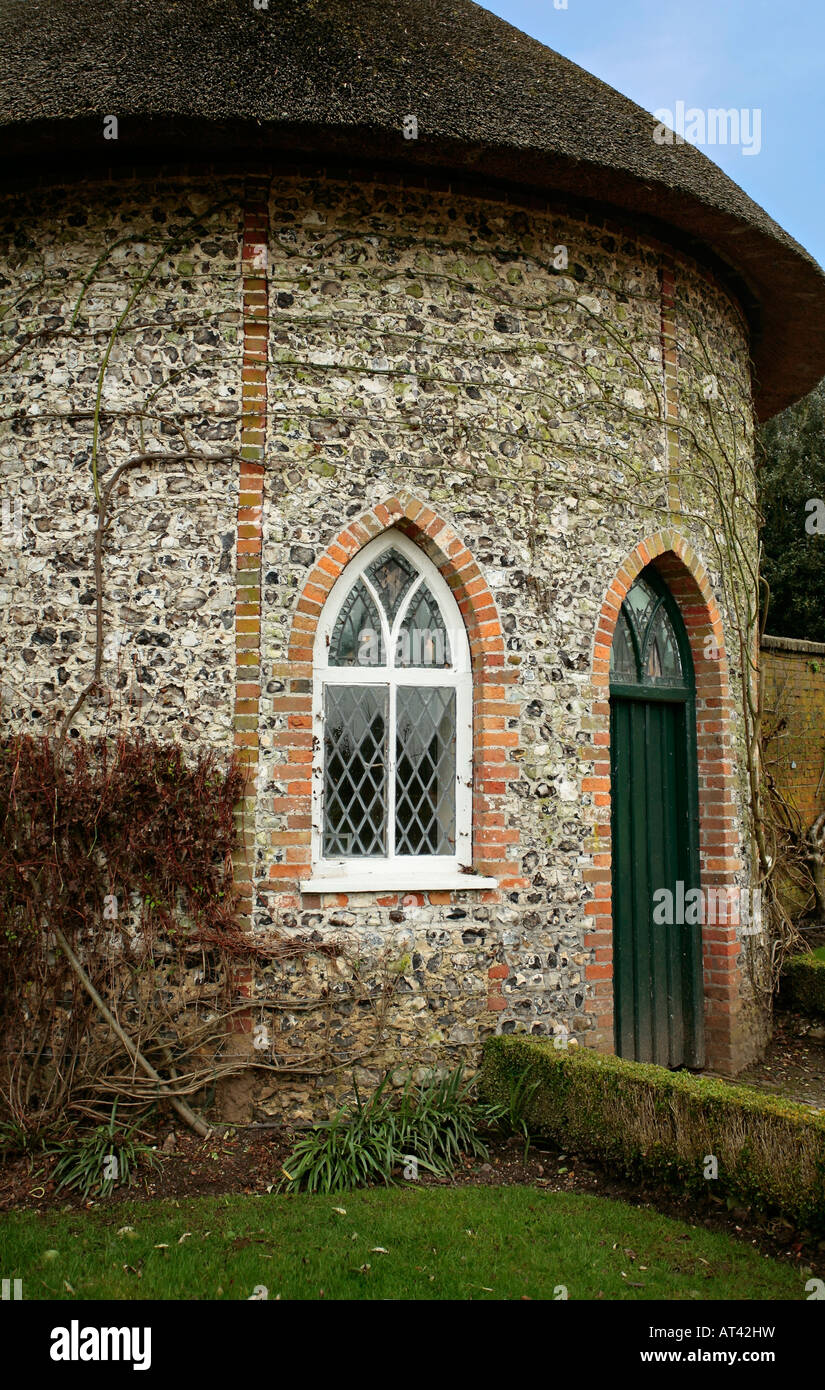 Outbuilding with green door hi-res stock photography and images - Alamy