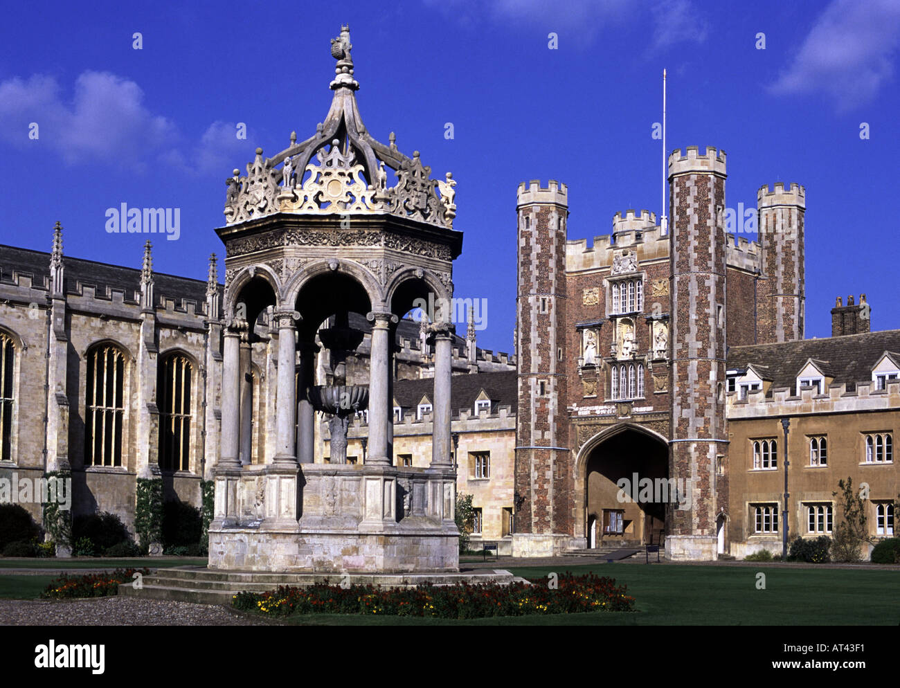 Trinity college fountain hi-res stock photography and images - Alamy