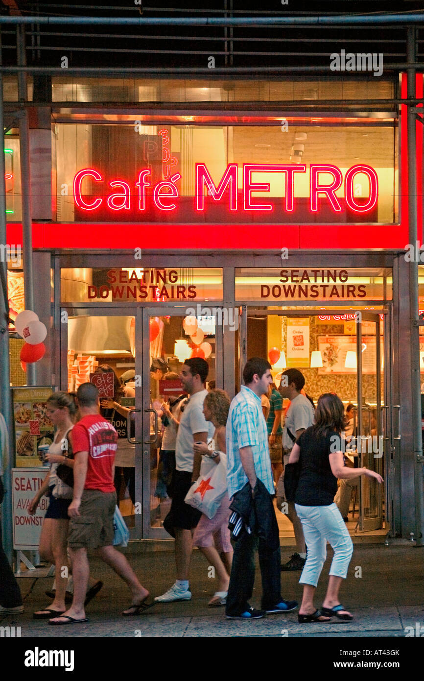 METRO CAFE and busy sidewalk in MIDTOWN MANHATTAN NEW YORK CITY Stock ...