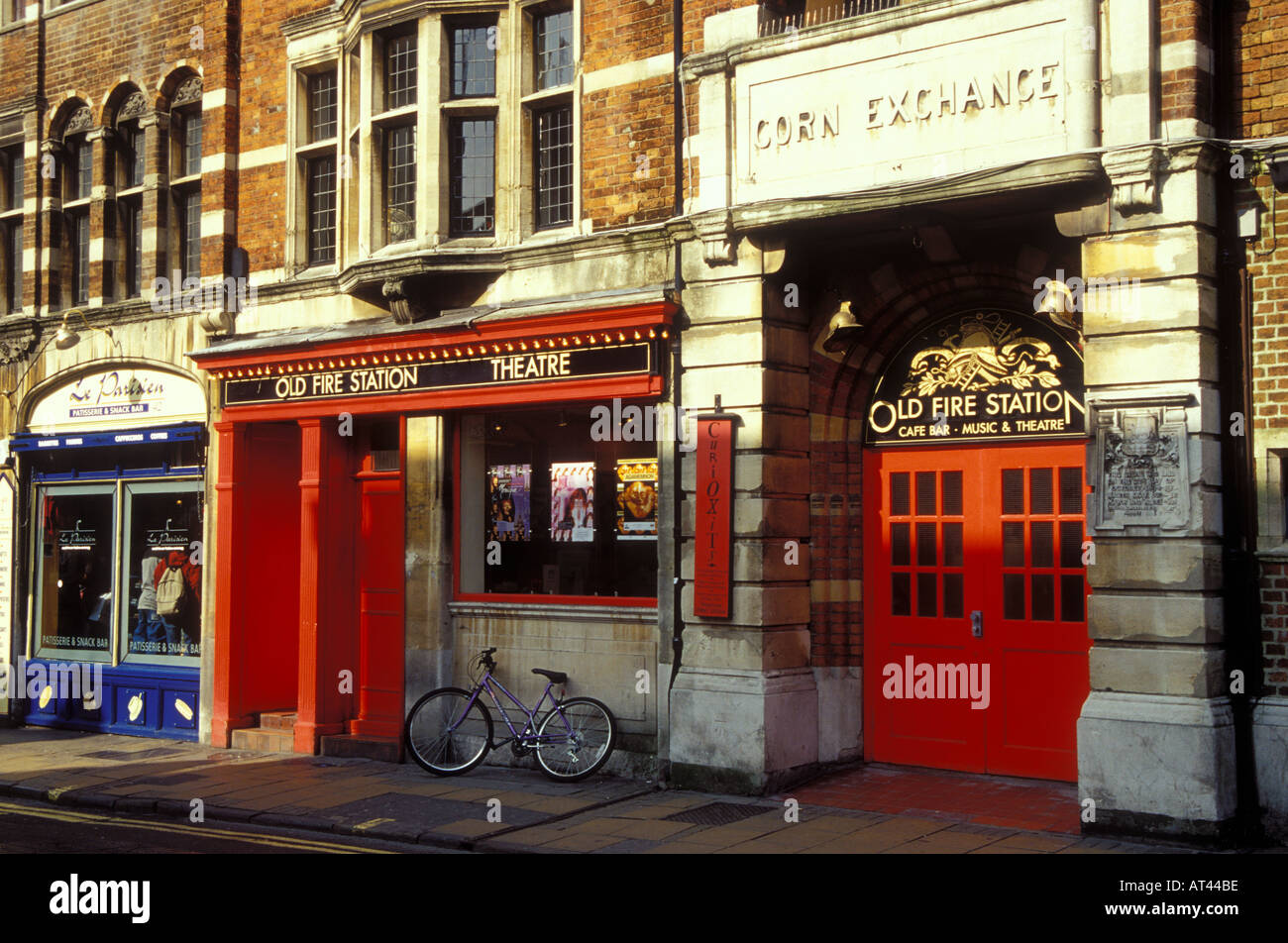 Old united kingdom photographs hi-res stock photography and images - Alamy