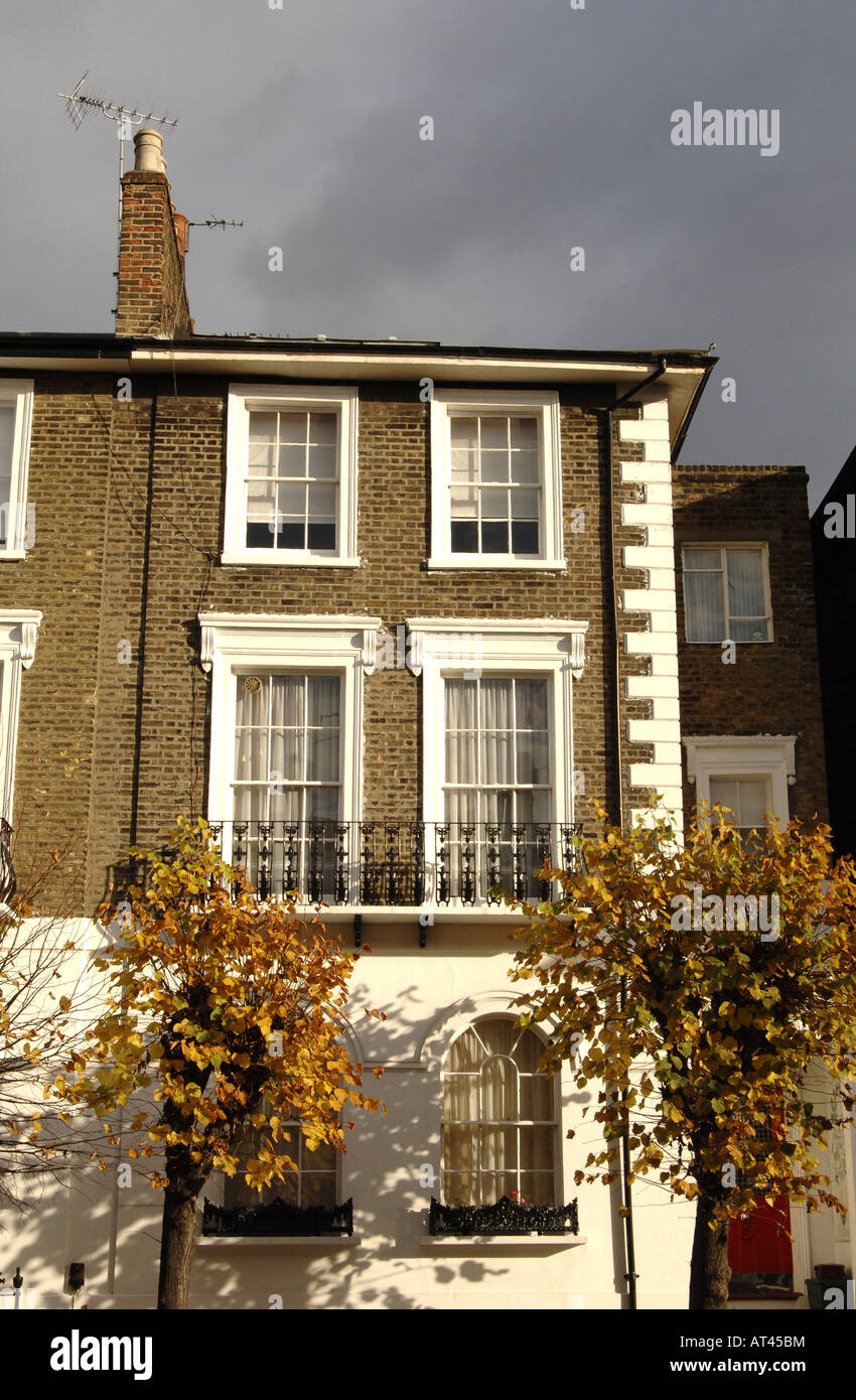 London suburbs homes hi-res stock photography and images - Alamy