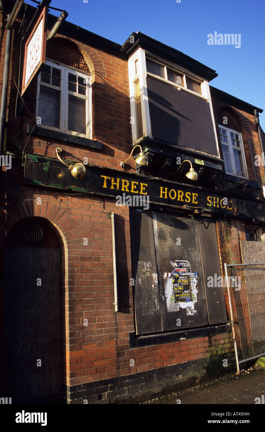 Boarded up house stoke hi-res stock photography and images - Alamy