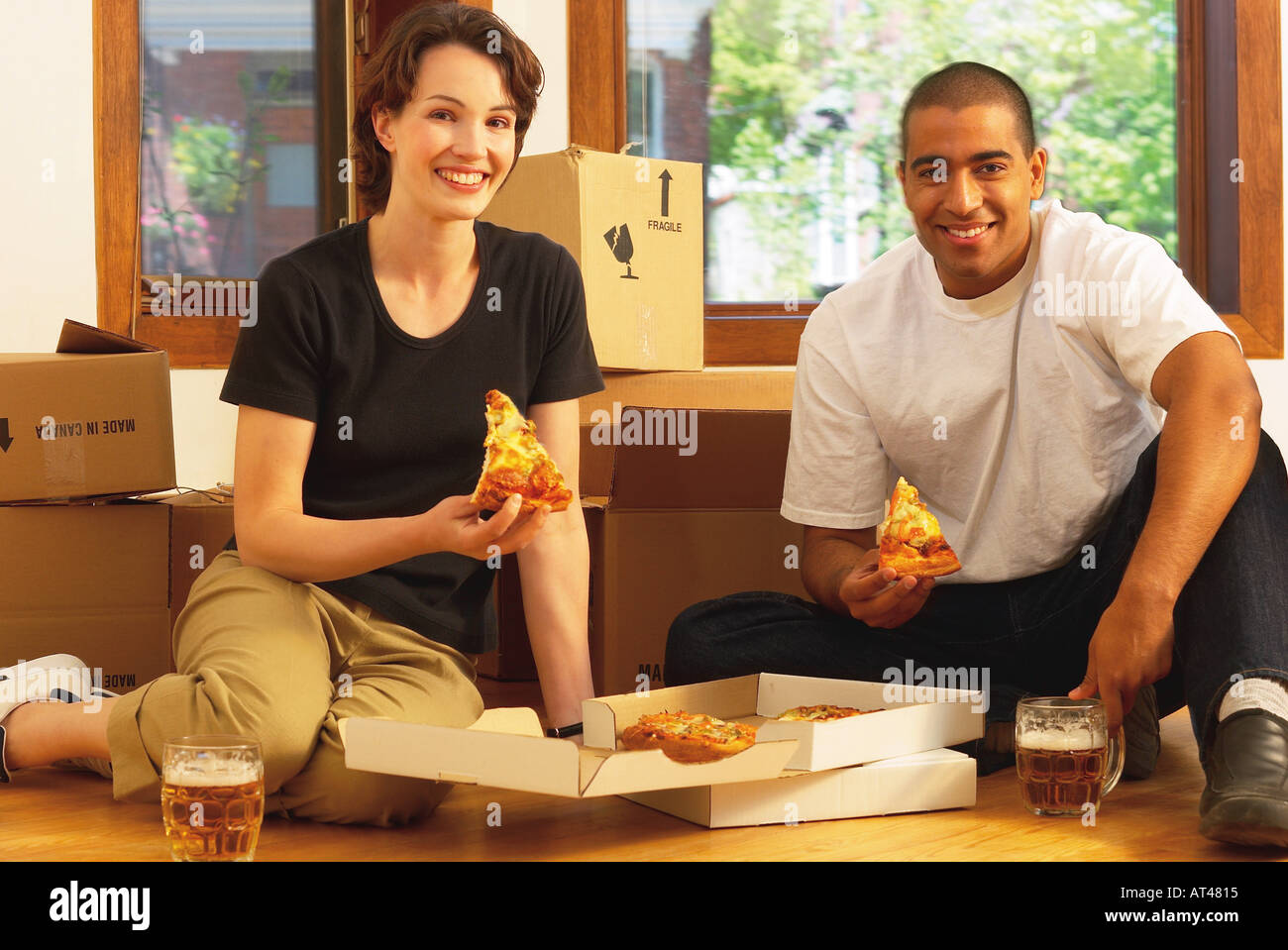 Couple having food delivery hi-res stock photography and images - Alamy