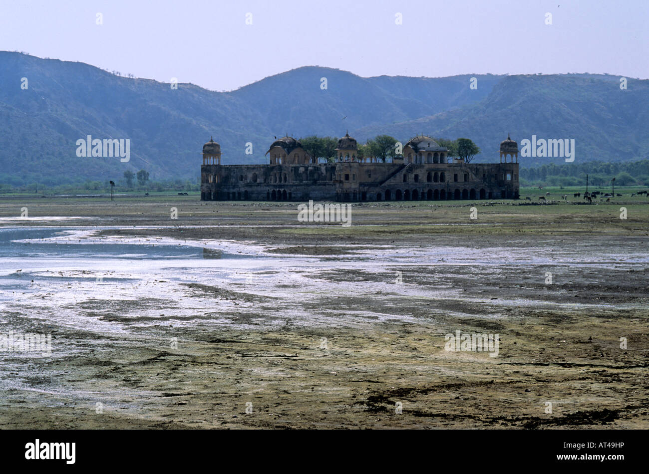 The Jal Mahal Palace in the middle of Man Sagar lake, Amer near Jaipur ...