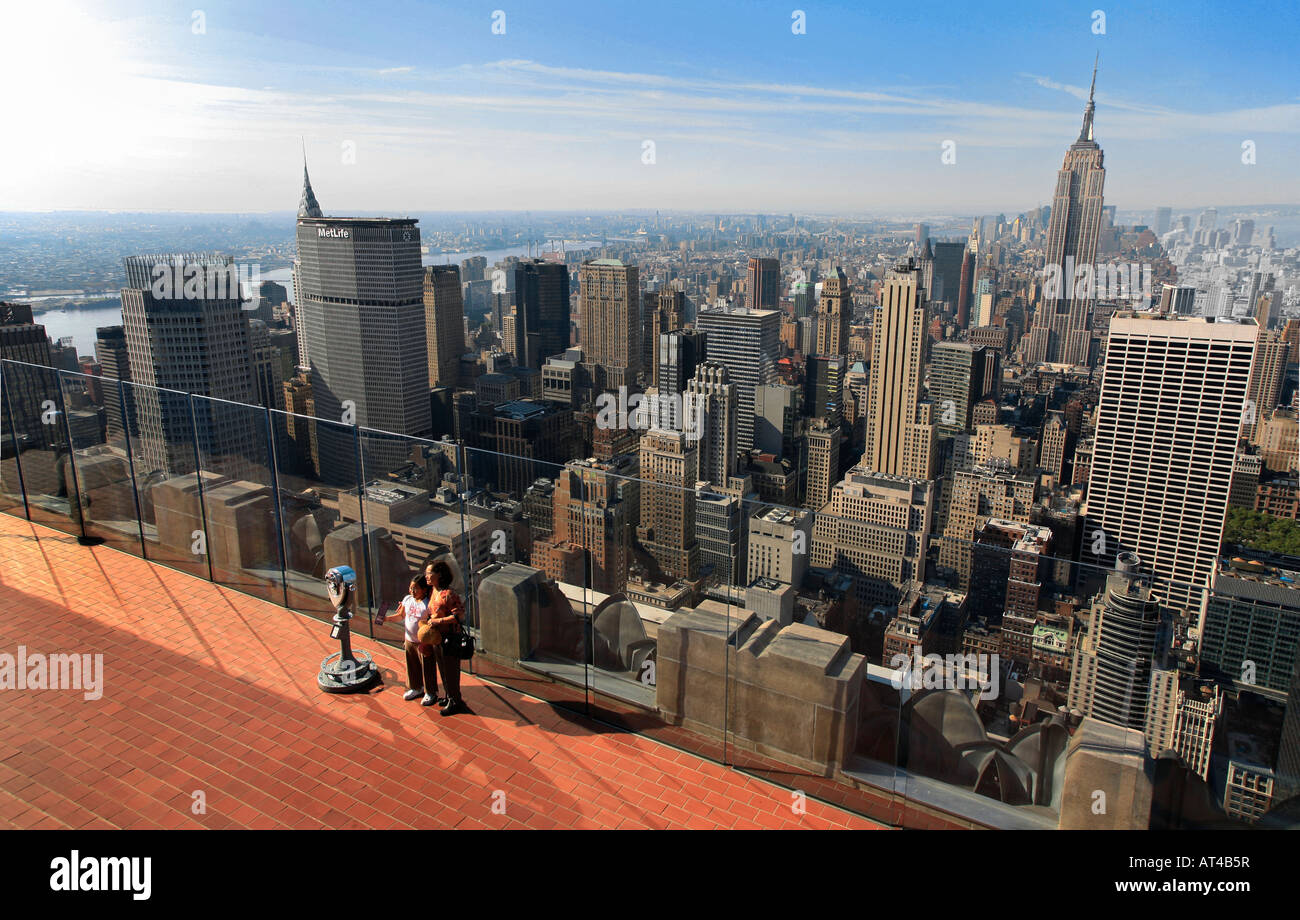 VIew to the south of MANHATTAN from TOP OF THE ROCK ROCKEFELLER CENTER ...
