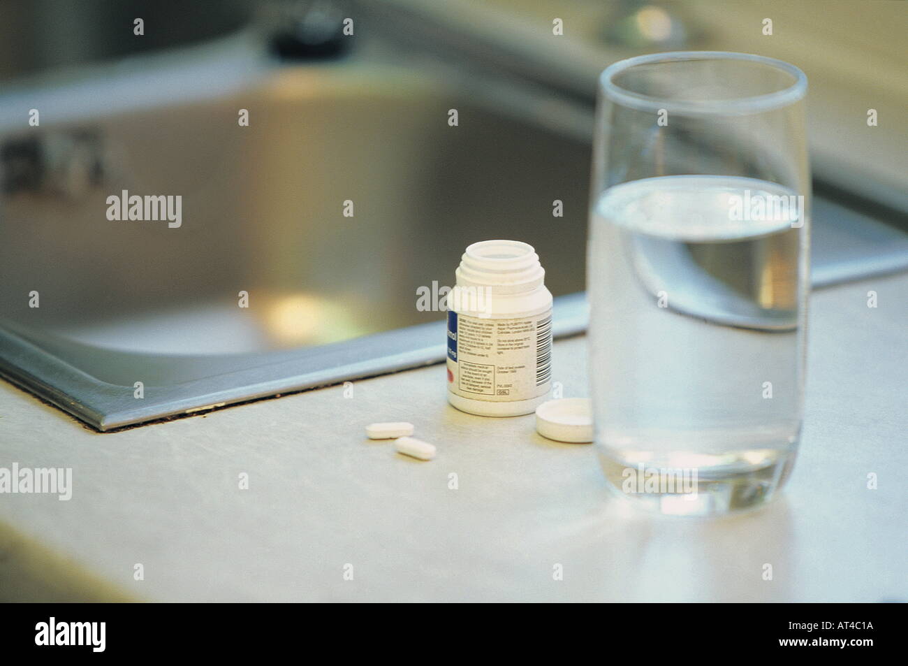 glass of water and tablets Stock Photo - Alamy