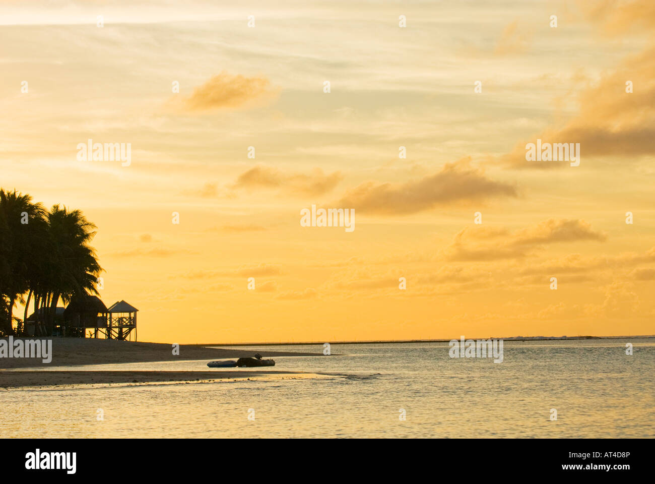Samoa savaii typical beachfale fale hi-res stock photography and images ...