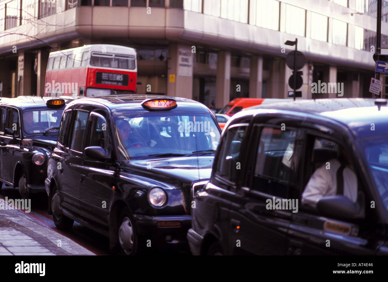 Row london taxis hi-res stock photography and images - Alamy