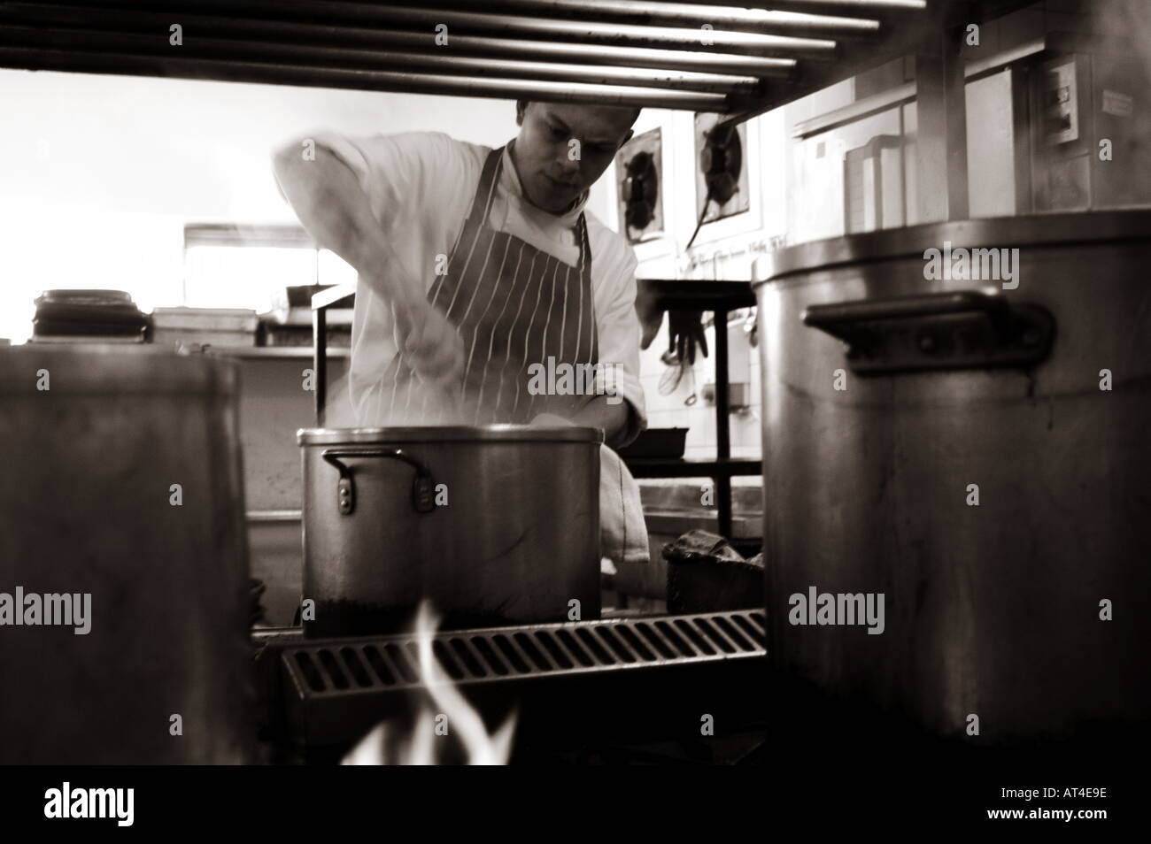 Cooking vessels hi-res stock photography and images - Alamy