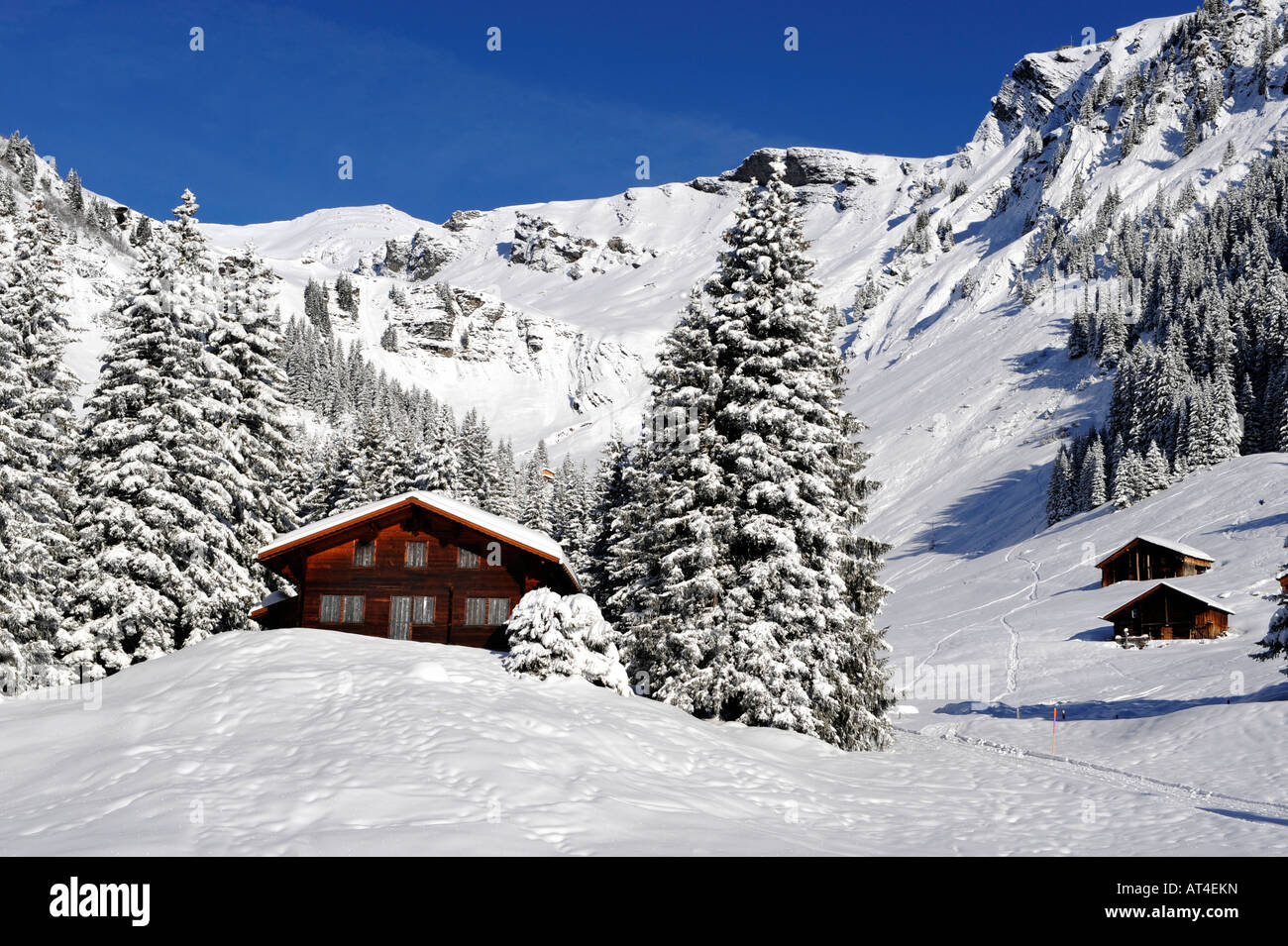 Chalet hi-res stock photography and images - Alamy