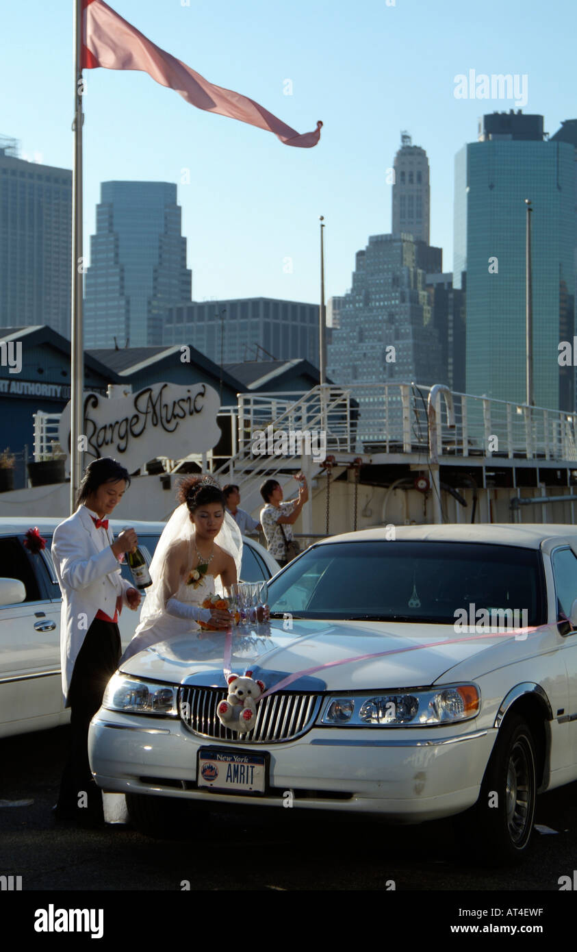 Bride and groom pose for wedding day pictures brooklyn hi-res stock ...