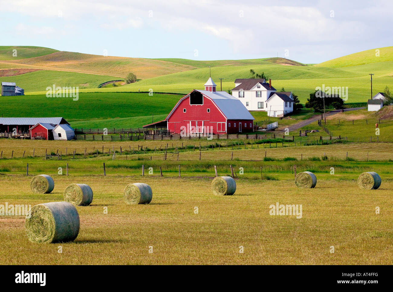 Farm and hay bales in Palouse country of eastern Washington Stock Photo ...