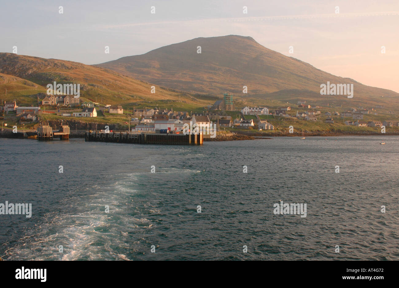 Wake ferry leaving departure castlebay town barra castle hi-res stock ...