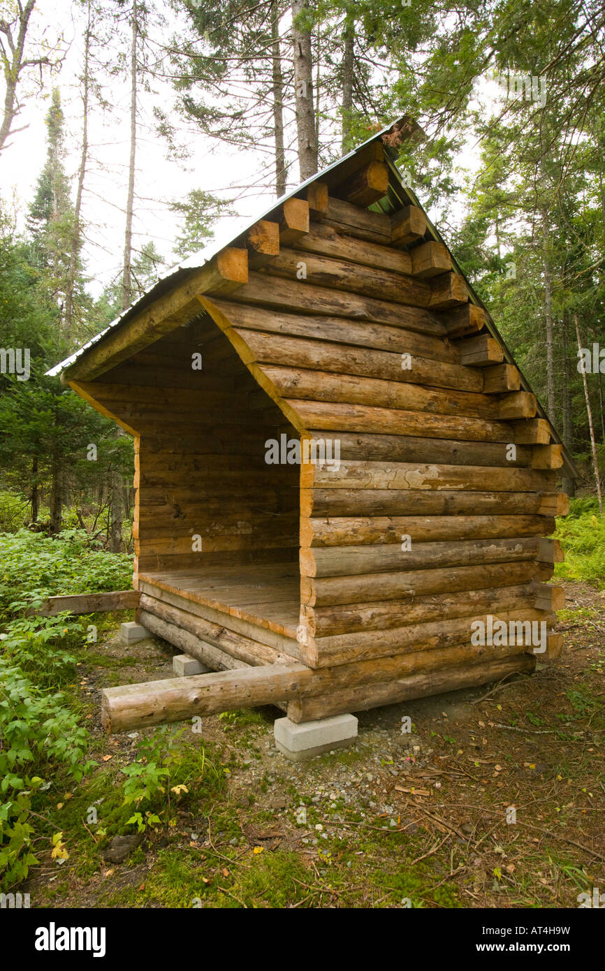 A lean-to in a community forest in Craftsbury, Vermont Stock Photo - Alamy