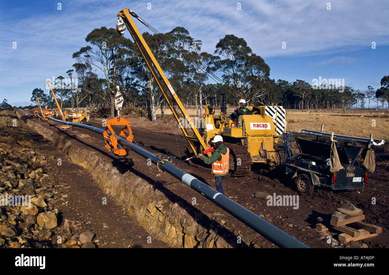 Laying lowering pipe pipeline hi-res stock photography and images - Alamy