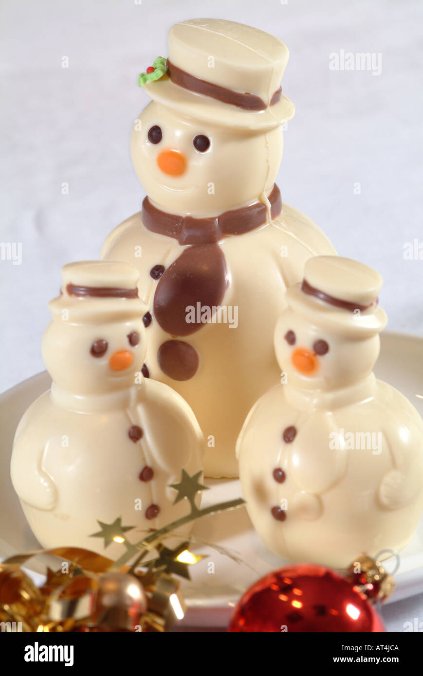 Group of snowmen hi-res stock photography and images - Alamy