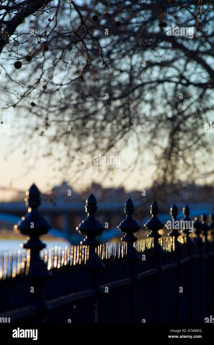 Chelsea embankment hi-res stock photography and images - Alamy