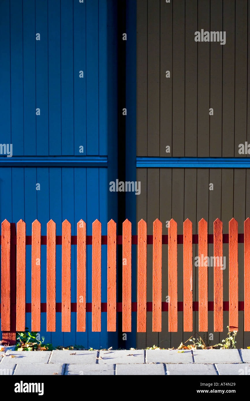 Orange picket fence Stock Photo - Alamy