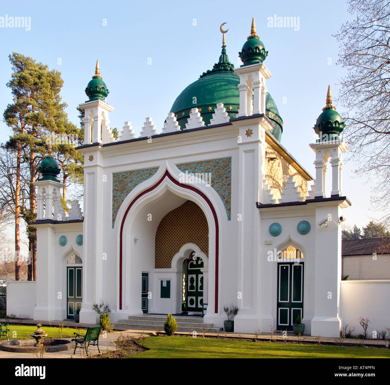 Woking mosque hi-res stock photography and images - Alamy