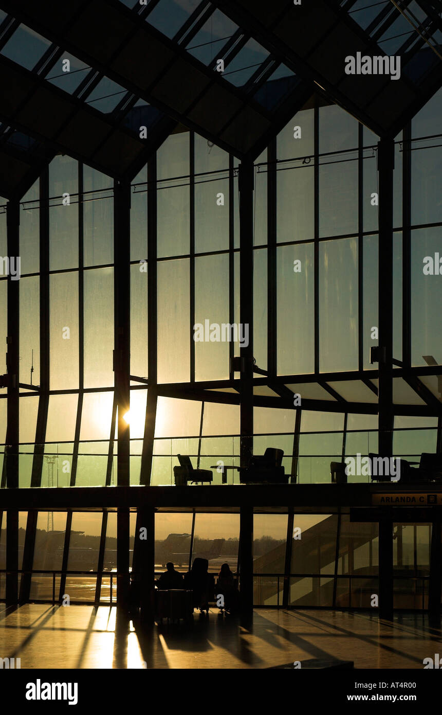 High ceiling airport terminal hi-res stock photography and images - Alamy