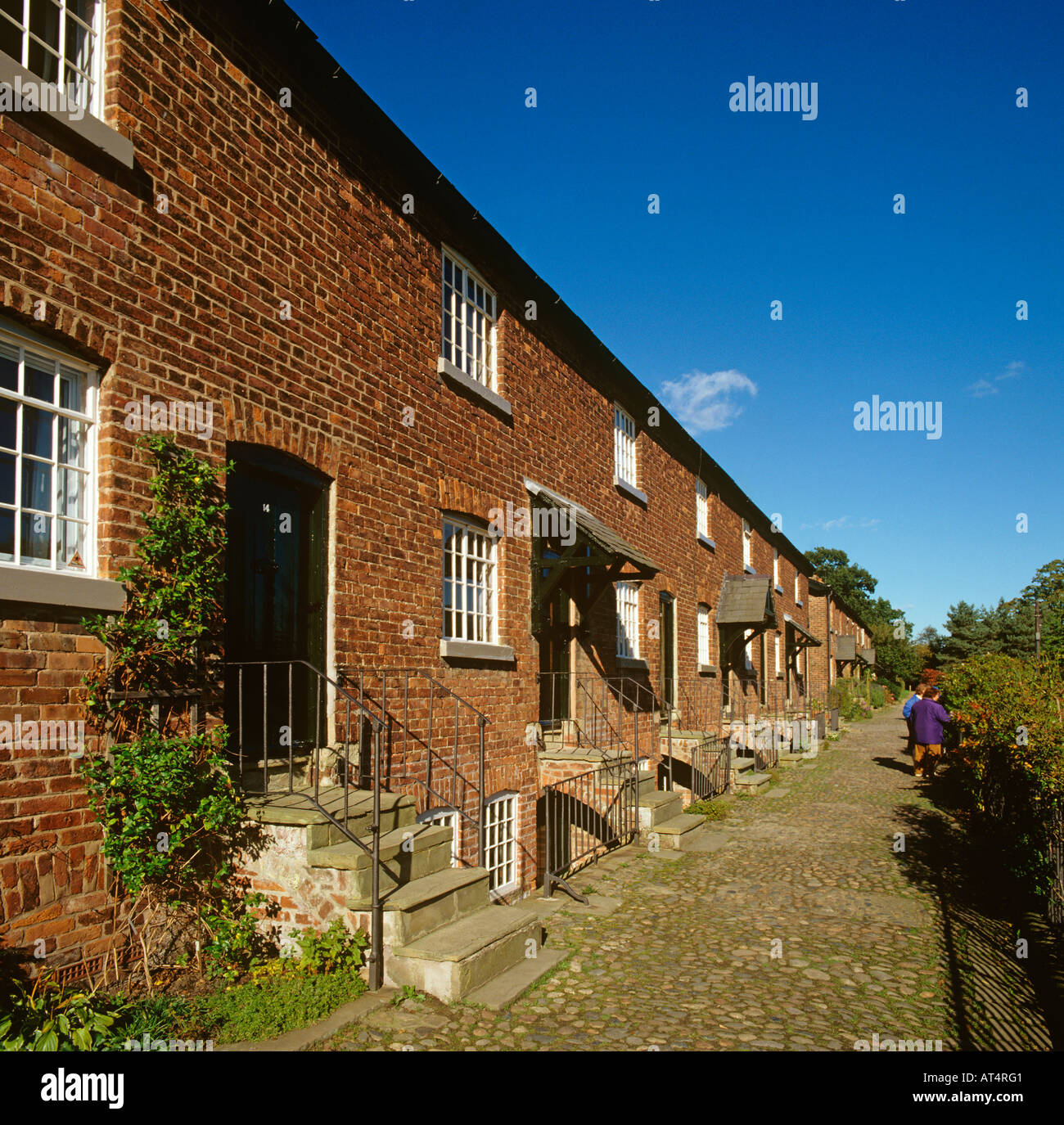 Victorian mill workers hi-res stock photography and images - Alamy