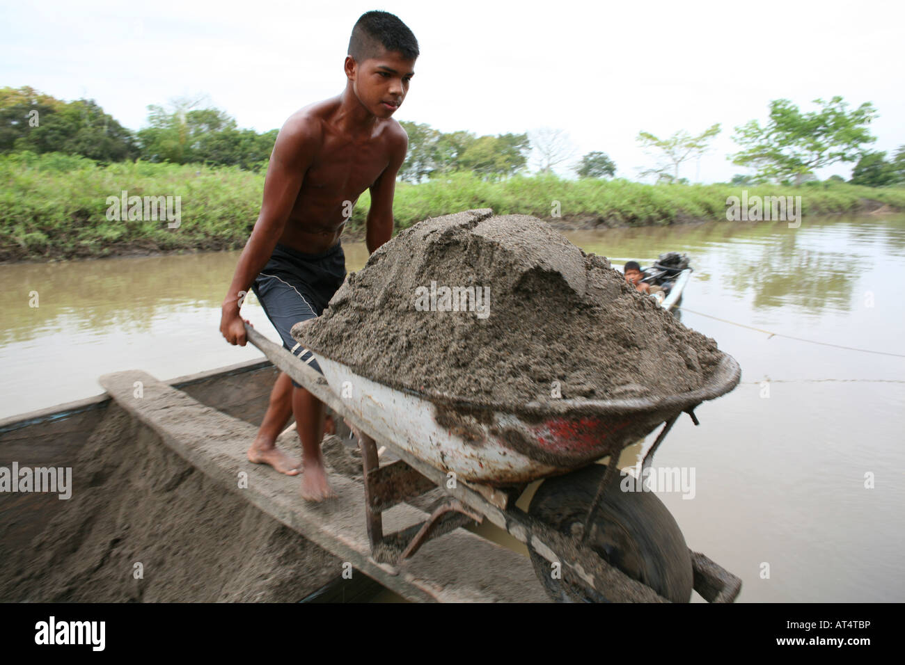 River men shanty boat hi-res stock photography and images - Alamy